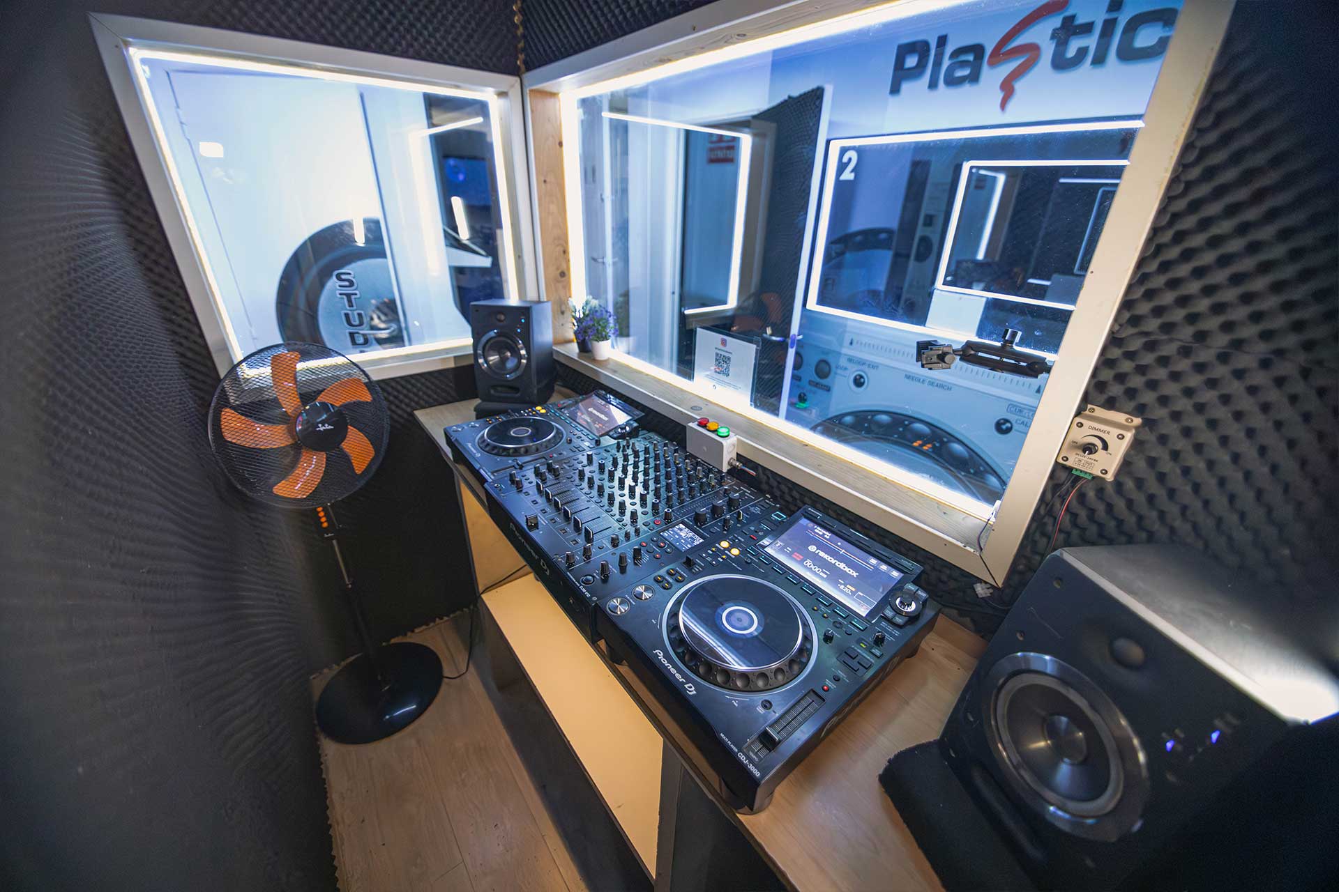 Curso de DJ Profesional - Plastic Academia