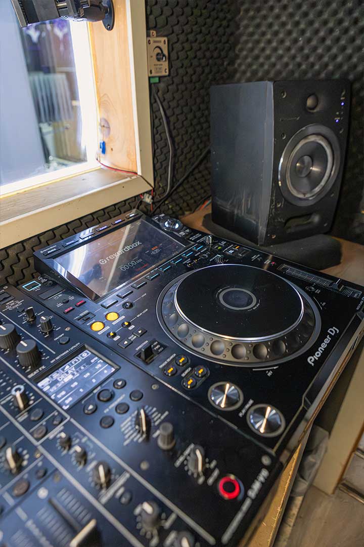 Curso de DJ Profesional - Plastic Academia