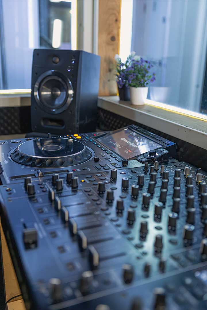 Curso de DJ Profesional - Plastic Academia