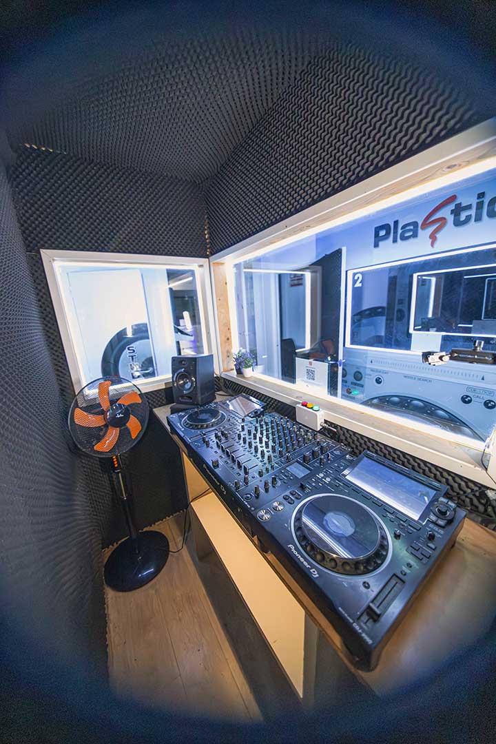 Curso de DJ Profesional - Plastic Academia