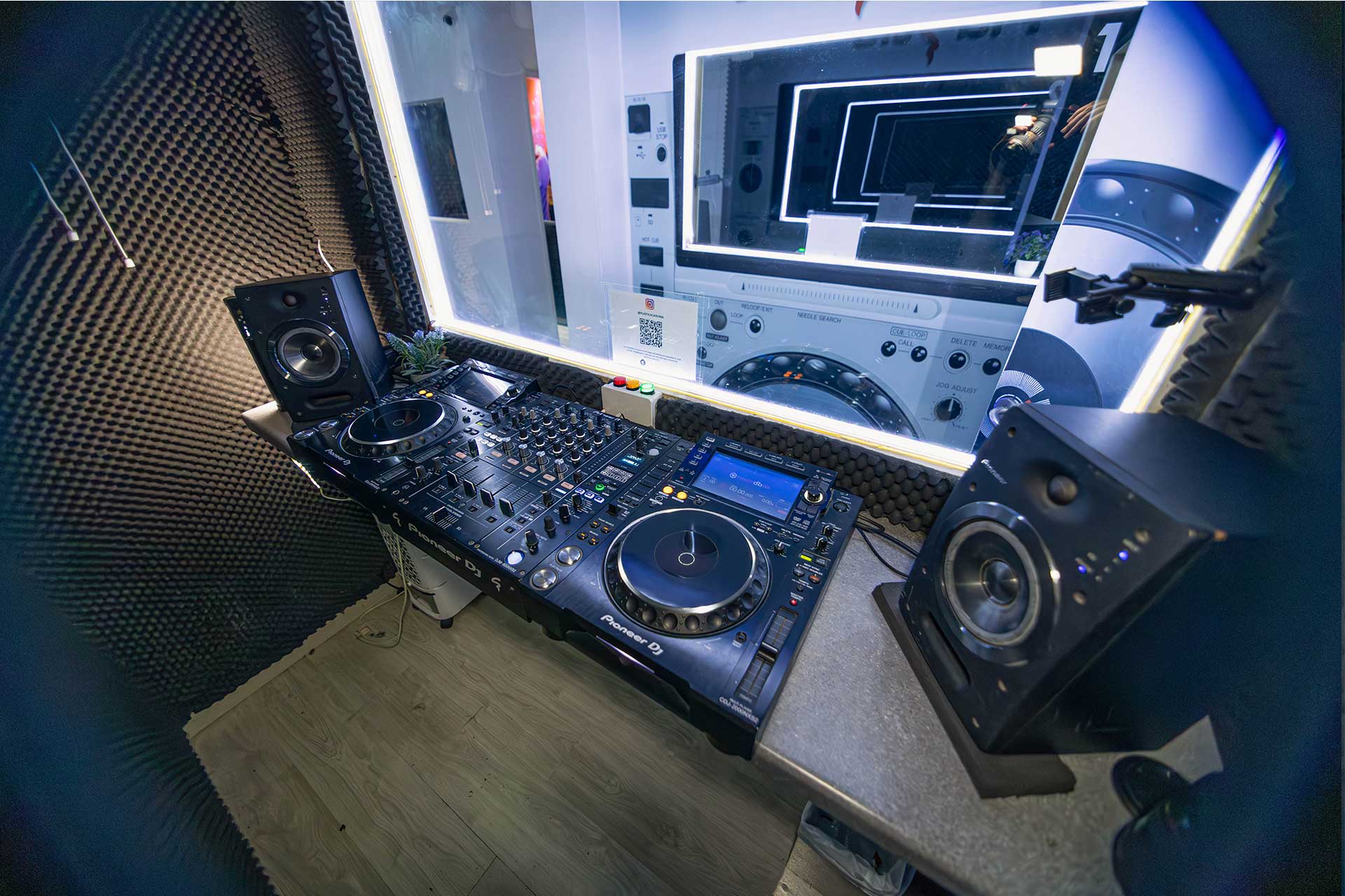 Curso de DJ Profesional - Plastic Academia