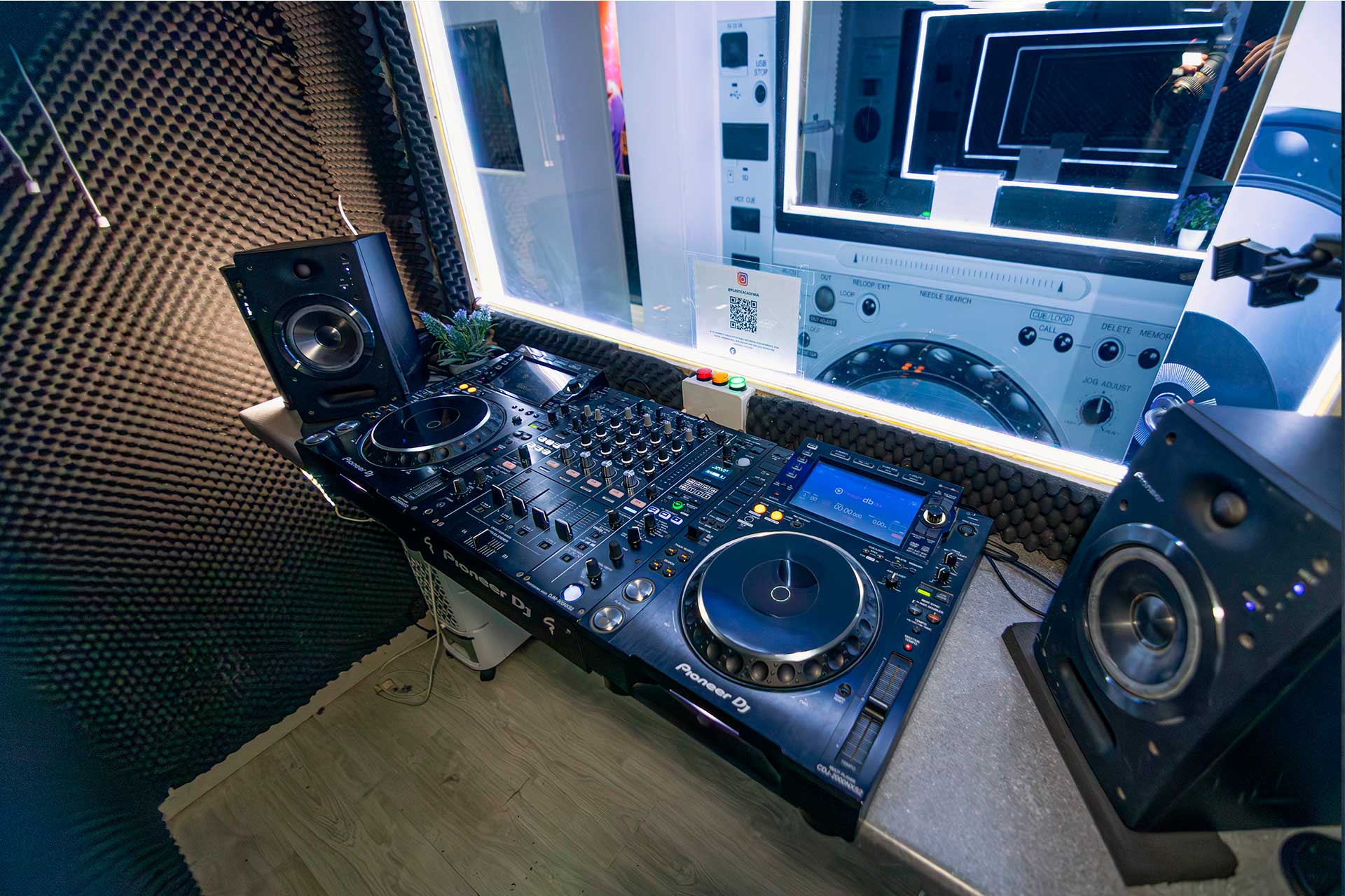 Curso de DJ Profesional - Plastic Academia