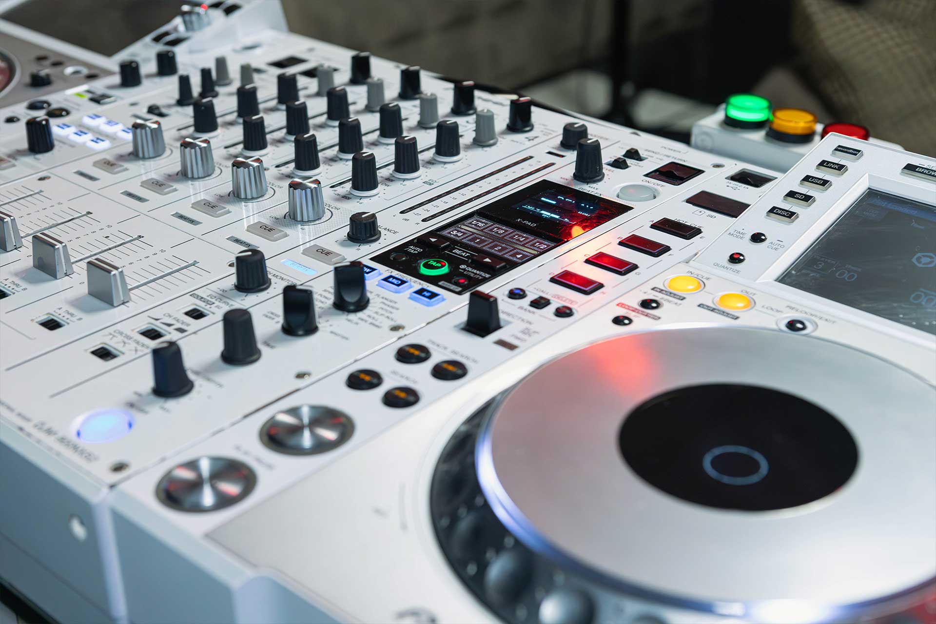 Curso de DJ Profesional - Plastic Academia