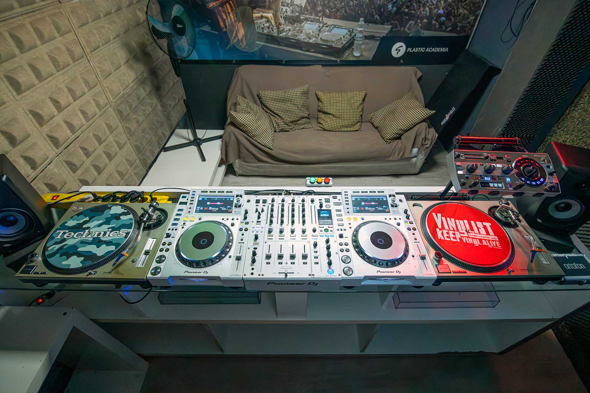 Curso de DJ Profesional - Plastic Academia