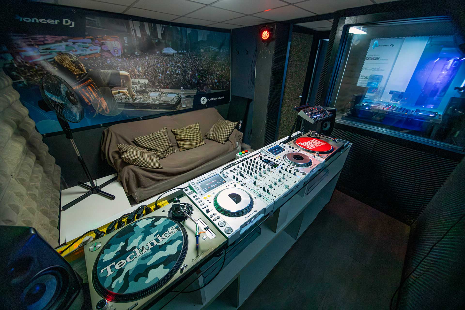 Curso de DJ Profesional - Plastic Academia