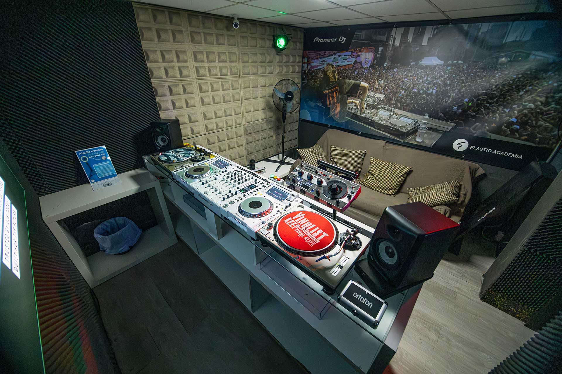 Curso de DJ Profesional - Plastic Academia