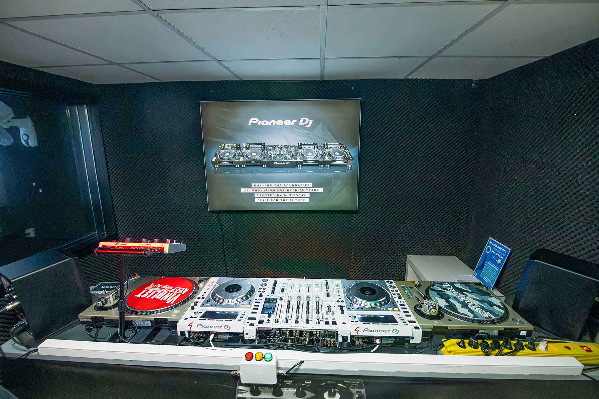 Curso de DJ Profesional - Plastic Academia