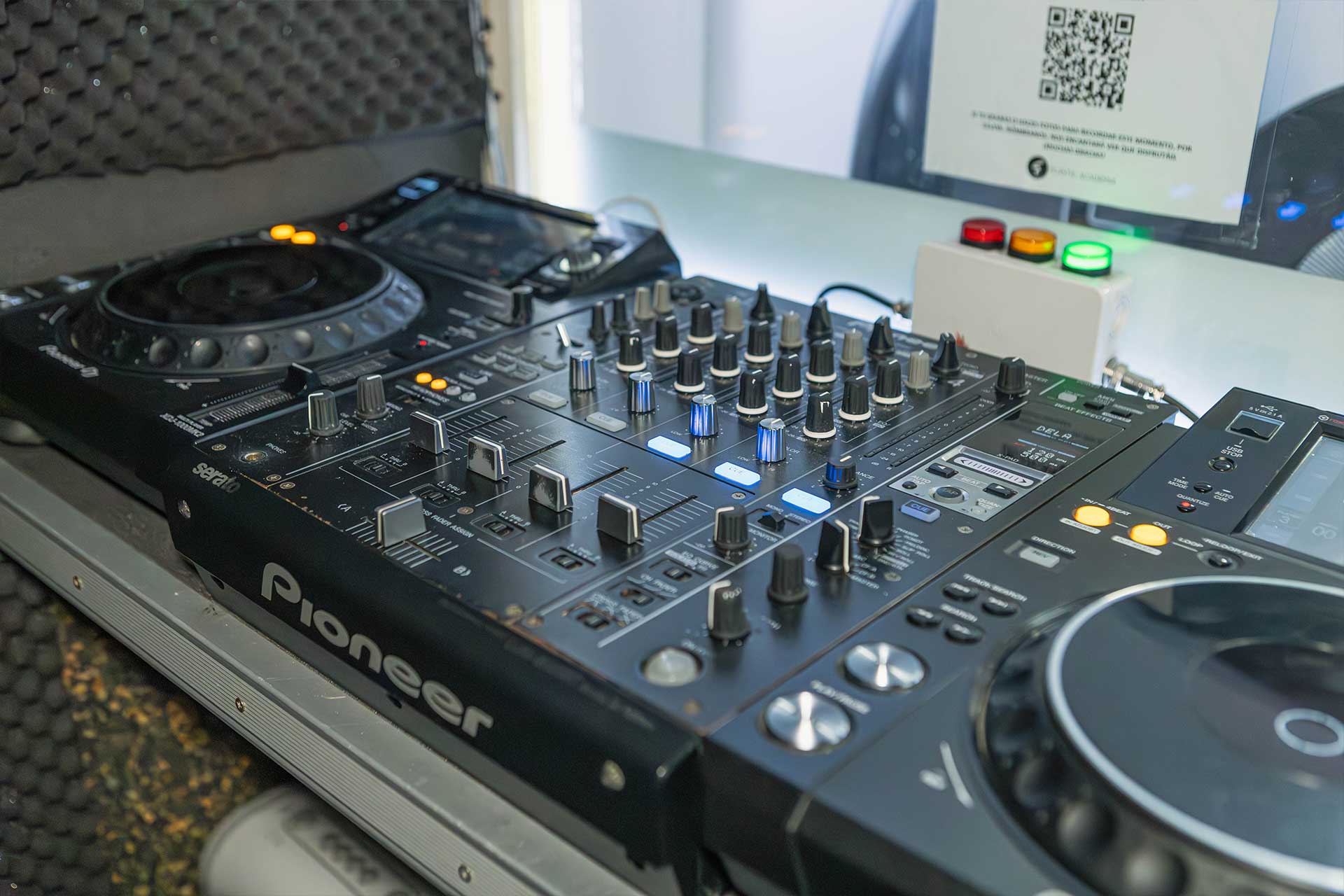 Curso de DJ Profesional - Plastic Academia